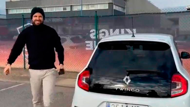 Piqué llegó a la King League conduciendo un Twingo