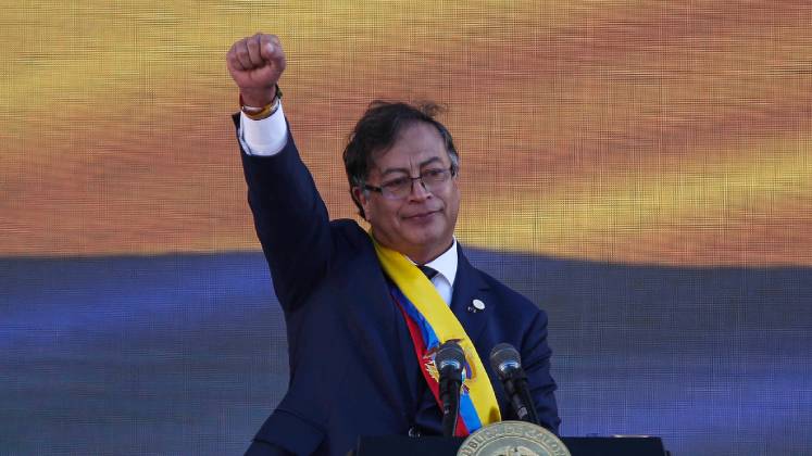 Petrismo salió a celebrar una encuesta sin ficha técnica ni metodología