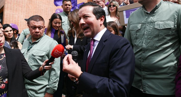 David Luna oficializa su aspiración presidencial con 1,3 millones de firmas
