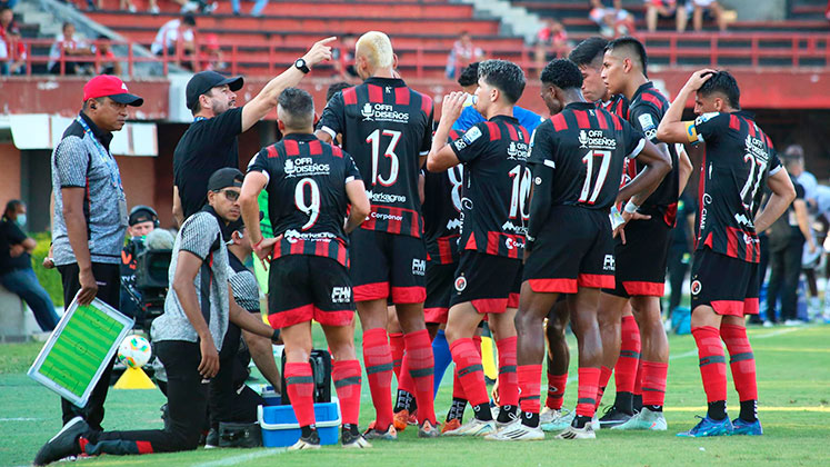 Nelson Flórez resaltó la valentía, jerarquía y esfuerzo de su equipo en ...
