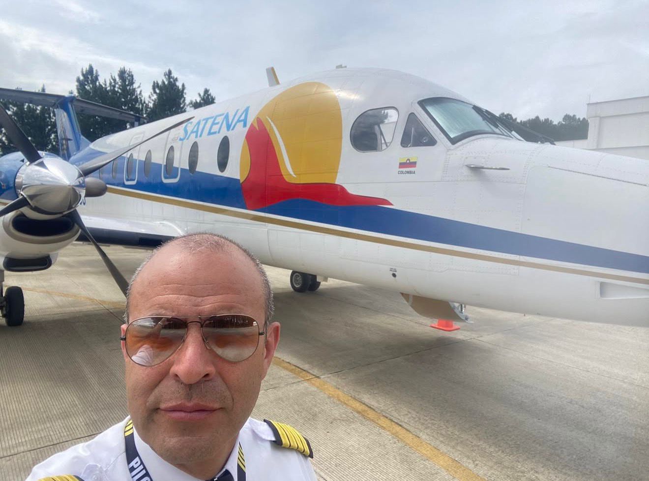Los dos capitanes con miles de horas de vuelo al mando del avión de ...