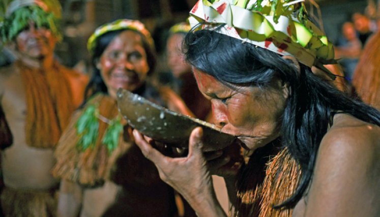 Indios del Amazonas, al rescate de su cultura y territorio