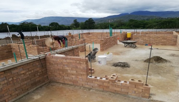 Así se construye la primera casa con bloques tipo Lego en Cúcuta