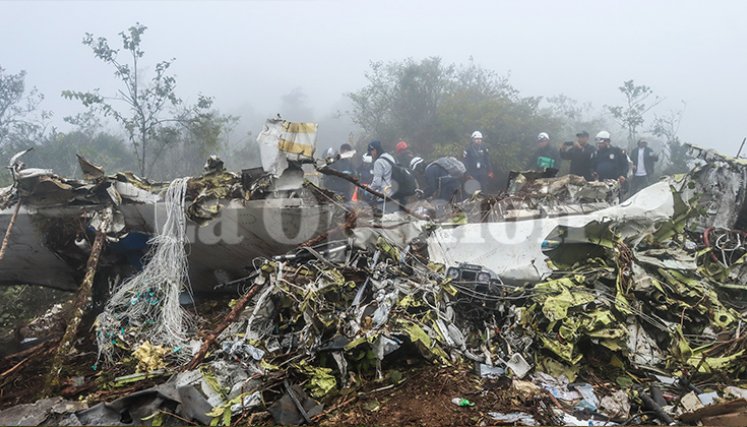 Los dos capitanes con miles de horas de vuelo al mando del avión de ...